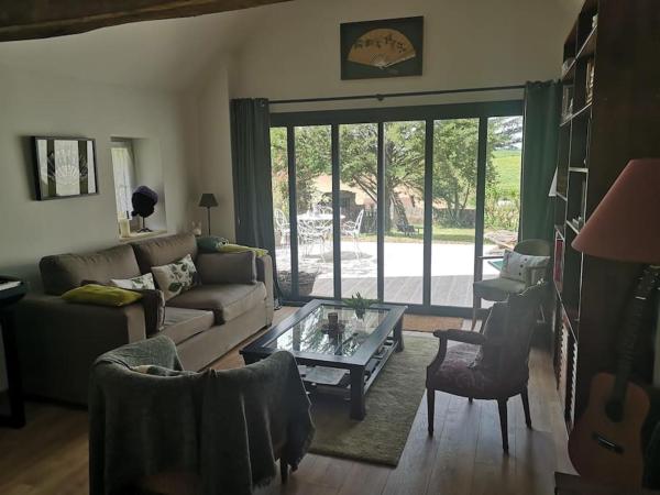 Au Cœur De Mortagne, Un Balcon Sur Le Perche - La Perrière
