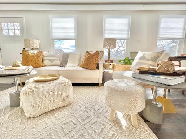 Luxury 4 Bedroom 2 Bath Lake Views - Massachusetts