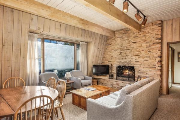 Chateau Dumont Unit 15, Spacious Top Floor Condo, Two Blocks From Aspen Mountain - Aspen, CO