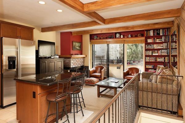 Aspen Townhouse East Unit 4, Townhouse In Downtown Aspen With Private Balcony - Aspen, CO