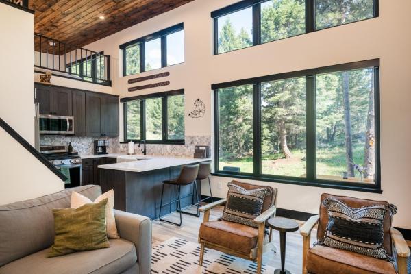 Romantic Ski Getaway, Private Cabin, Hot Tub - Discovery Ski Area, MT