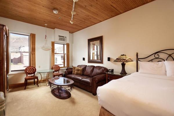 Independence Square Unit 306 - Aspen