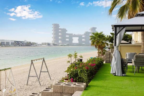 Contemporary Villa With Stunning View Of The Sea - Dubai