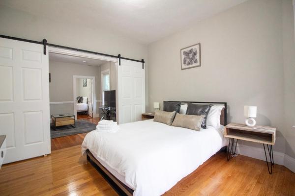 2 Bedroom Condo Close To Boston And Cambridge With Free Parkings - Boston, MA