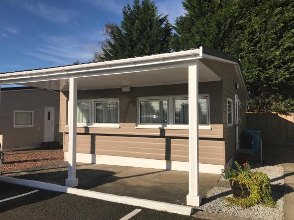 2 Bedroom Self-catering Chalet - Glasgow