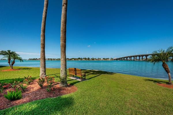 Bahia Vista Sandy Toes, Sailboats & Spectacular Sunsets - All On Isla - St. Pete Beach, FL