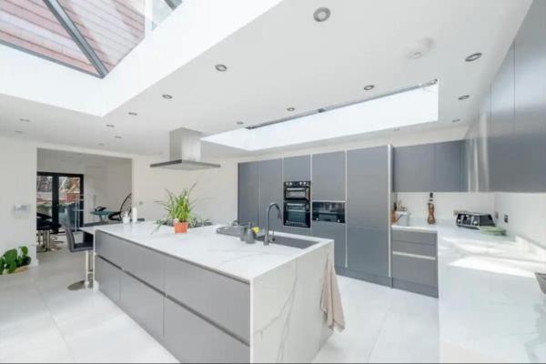Modern And Secluded 6 Double Bed House With Off Street Parking - Epsom