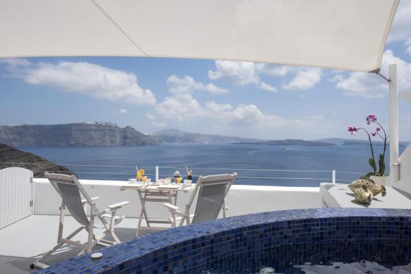 Ambition Suites - Oia