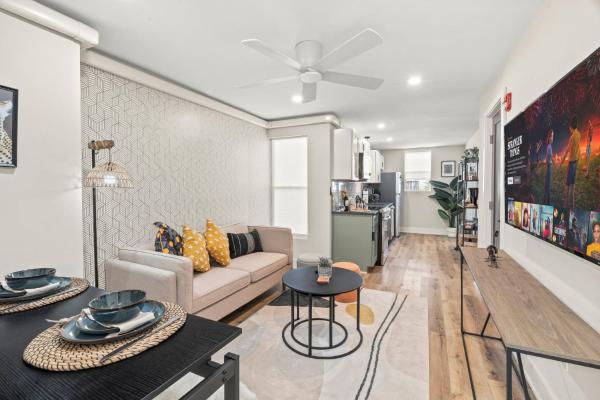 1 Br Passyunk Ave Stunner- Perfect Location - Wells Fargo Center