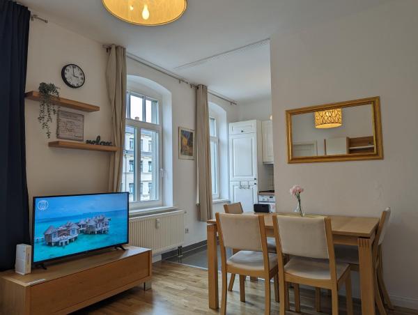 Chemnitz Saxonia Homedeluxe Hochwertige 50qm 2-zimmer-ferienwohnung Mit Privaten Kfz Parkplatz Stellplatz Mit Mwst-rechnung Mit Xxl Hülsta Bett & Etagenbett Mit Internetflatrate - Ideal Für Familien, Paare, Kulturinteressierte & Geschäftsreisende! - Chemnitz