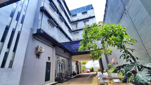 Votel Hotel Charis Tuban - Tuban