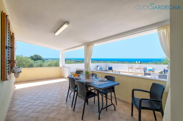 Clicksardegna Villa Brionis Sea View, 7 Bedrooms, 5 Bathrooms And 3 Kitchens - Alghero
