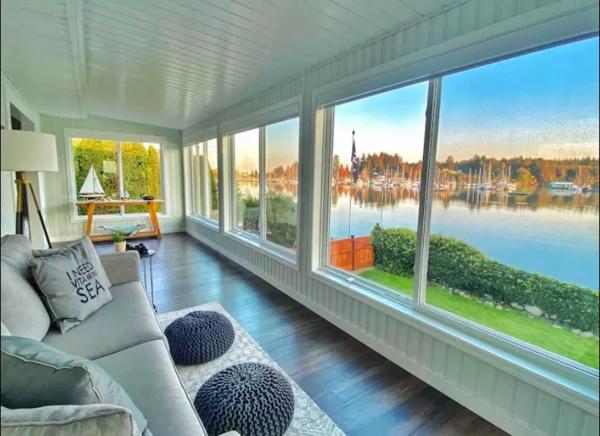 The Beach House At Deep Bay - Hornby Island