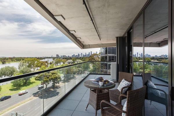 Lakeside Lookout - Modern Living With Majestic Views - Melbourne