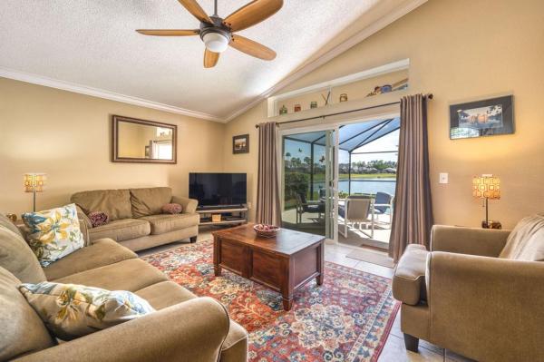 Charming 3br Home In Kissimmee With Private Pool And Lake View, Perfect For Families. - Kissimmee, FL
