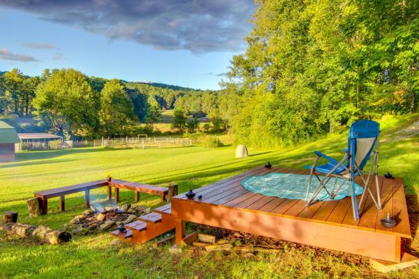 Hendersonville Cabin Near Hiking & Waterfalls! - Hendersonville, NC
