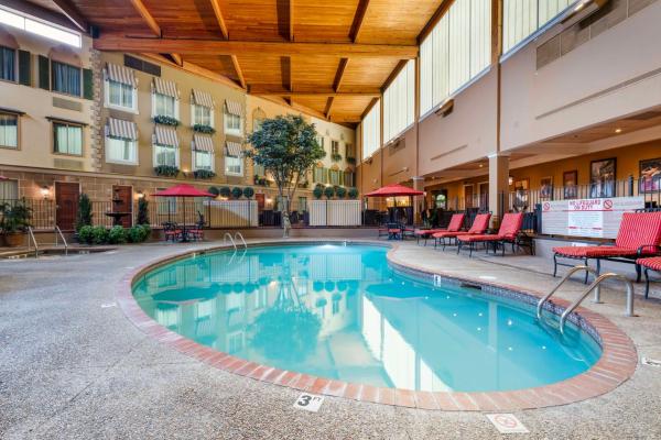 Best Western Plus White Bear Country Inn - Saint Paul, MN