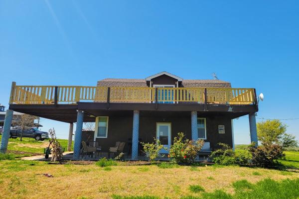 Waterside Retreat - Joshua, TX