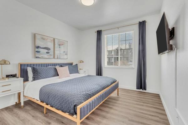 Luxe Main Floor Family Friendly Apt King Beds - Utah