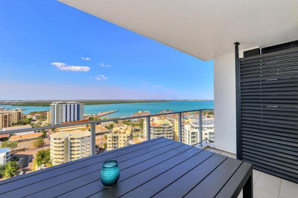 Darwin City Harbour Views-situated Above The Oak Restaurant - Darwin
