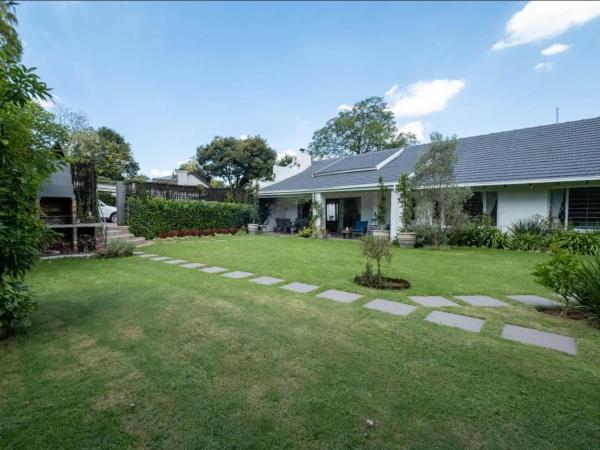 Lovely House With Big Garden Parktown North - Sandton