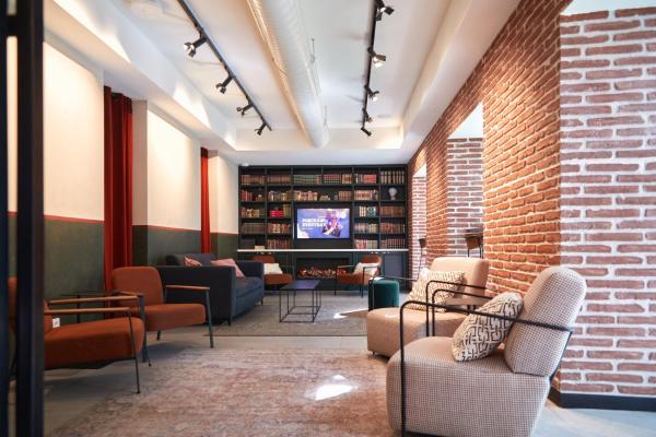 Latroupe Prado Hostel - Getafe