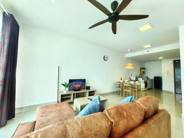 T4 1-10pax 2room Trefoil Cozy Home Setia Alam Wifi - Setia Alam