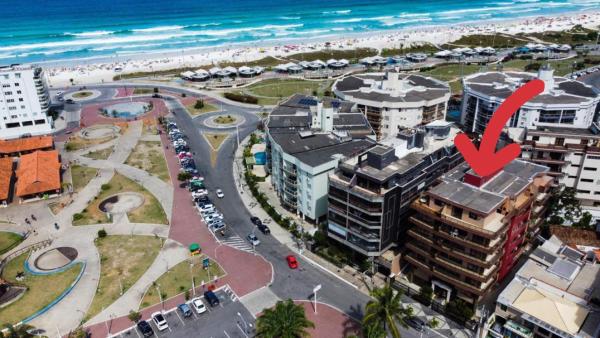 Conforto Com Ar, Tvs Smart, Na Quadra Da Praia Do Forte, Em Frente à Feira Artesanato - Cabo Frio