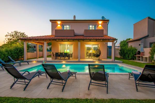 Villa Enjoy Mit Privatem Pool, By Istrabook - Banjole