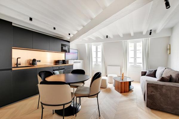 Pick A Flat's Apartement In Saint-germain-des-prés - Rue De Seine - Paris