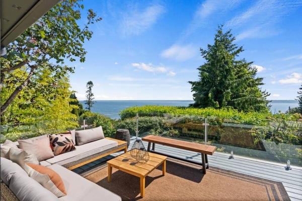Sunrise Oasis, Water View, Family & Dog Friendly - Kitsap Memorial State Park, Poulsbo