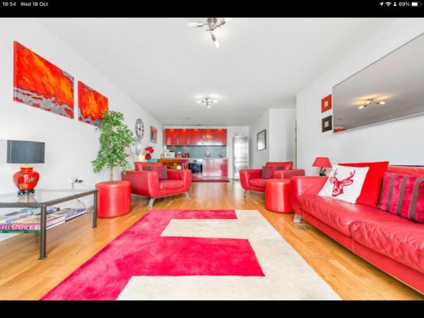 Stunning Spacious City Apartment With Free Parking - Cardiff
