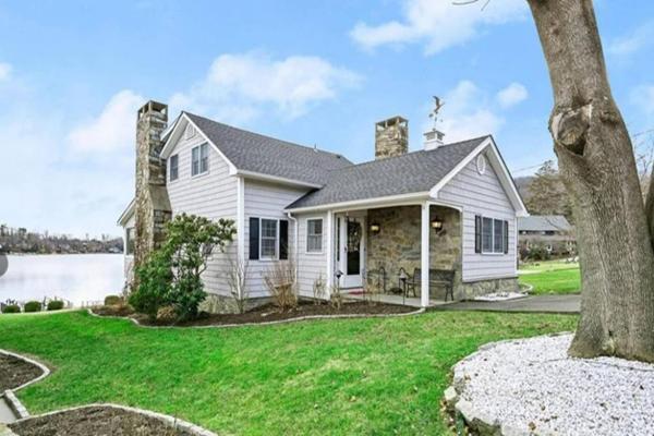 Candlewood Lake House - Danbury