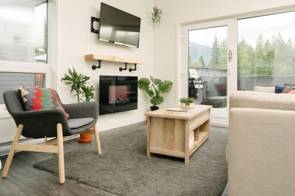 The Nest - Condo With Hot Tub & Bbq - Revelstoke