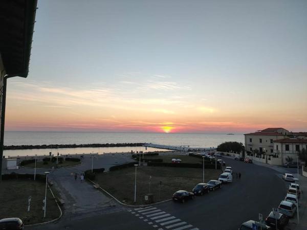 Tramonti Sul Mare - Pisa, Italia