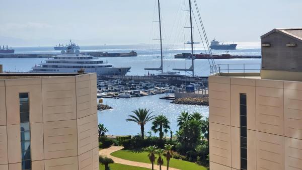 Fabulous Studio Apartment With Aircon, Parking And Terrace Ocean View - San Roque