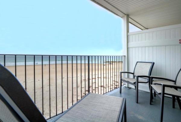 Atlantic Oceanfront Hotel, Wells Beach - Maine