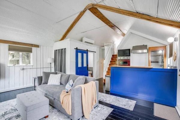 Cozy Tiny House Bungalow 7 Blocks From Campus - South Bend, IN