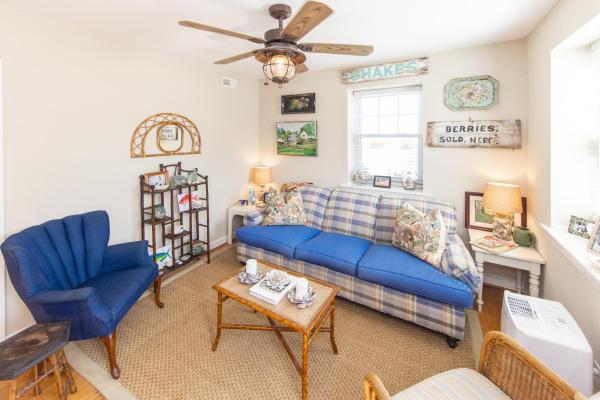 Conch Shell Cottage - North End Vb - Virginia Beach, VA