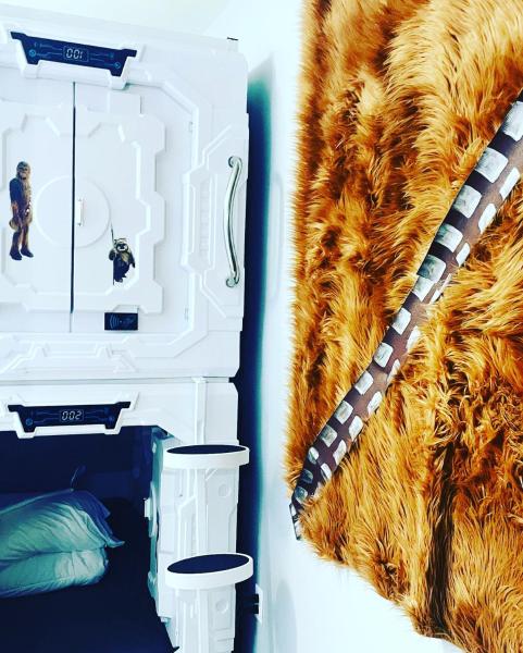 Star Wars Themed Sleeping Pods With Kitchen Onsite - Missouri