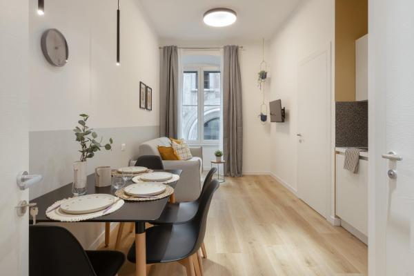 Trieste Timeless 2-bedrooms Flat - イタリア トリエステ
