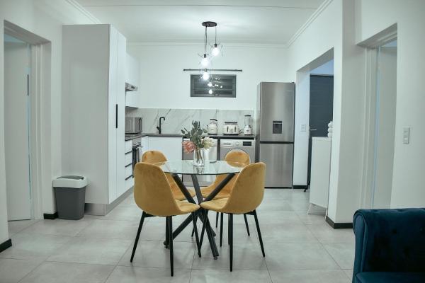 Medon Luxury Suites With Power Back Up Bryanston Sandton - Sandton