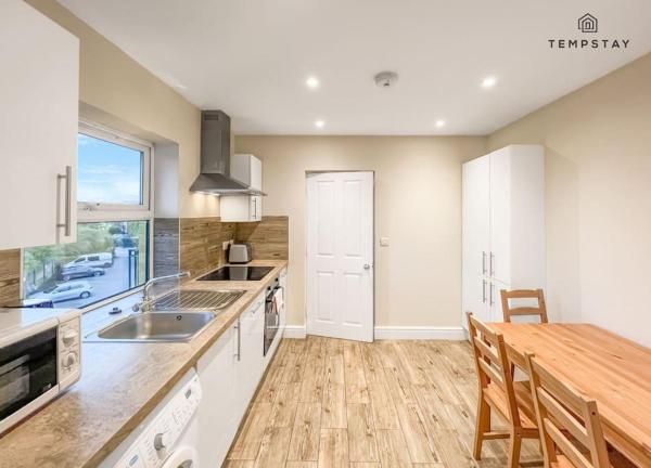 Cosy Home In Central Windsor & Free Parking - Slough
