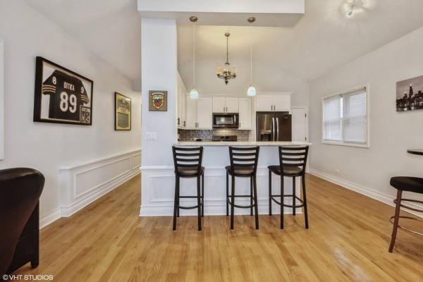 2-bed 2-bath Apt - Close To Uc W/ Free Parking - Chicago