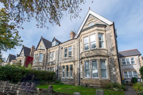 13 Victoria Road Apartment - Cardiff