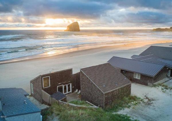 Ocean Front...sand In Your Toes Getaway!! - Pacific City, OR