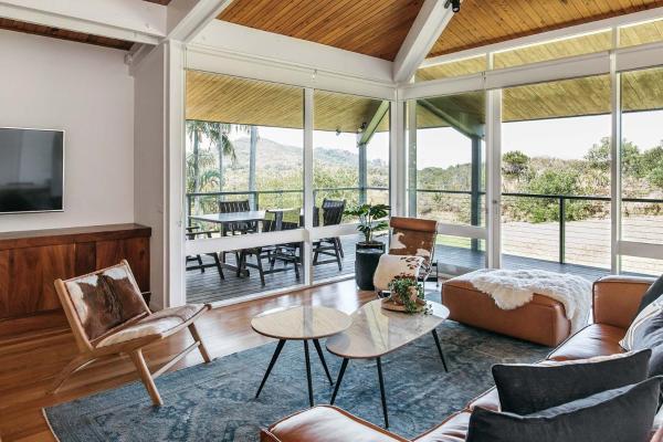 Cape Breeze - 5 Br Home With Headland Views - Byron Bay
