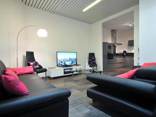 Appartement Rénové, 3 Ch. Avec Parking Privé, Hyper-centre Colmar - Fr-1-744-36 - Colmar