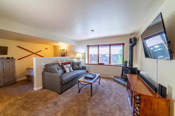 #421 - Pet-friendly Condo Steps From Gondola & Village Shops - June Lake, CA