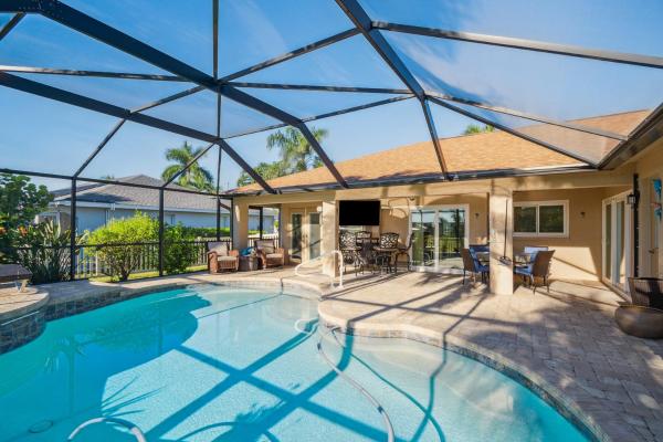 Cape Coral Comfort: Your 3br Family Getaway! - Sanibel Island, FL